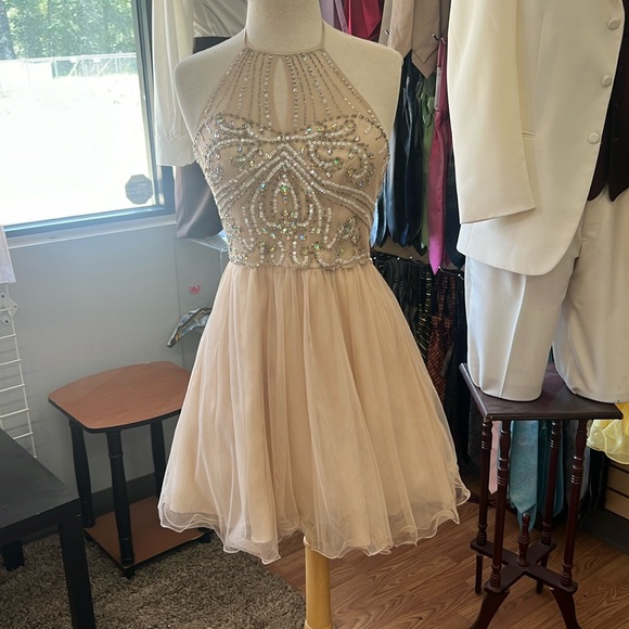 Masquerade | Dresses | Masquerade Size 78 Short Champagne Tulle ...